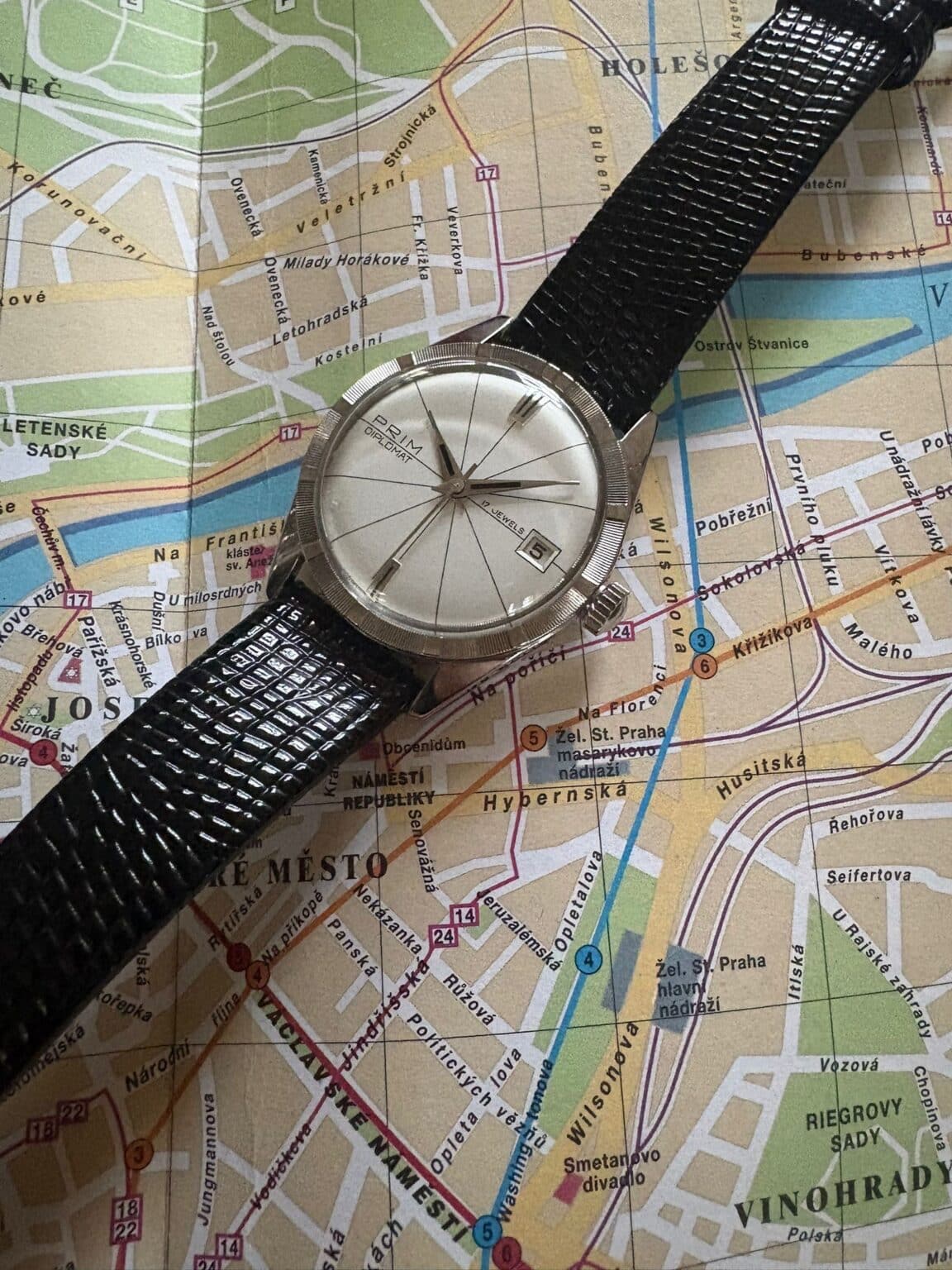 PRIM Diplomat : la montre qui a survécu au communisme, au quartz et à ...