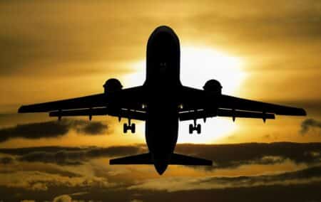 Avion : la gouvernement baisse une taxe sur les vols intérieurs